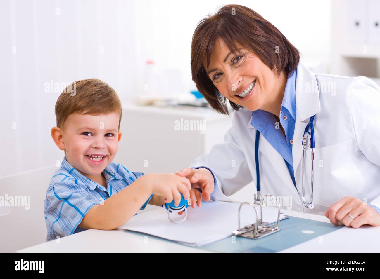 Senior doctor and boy Stock Photo - Alamy