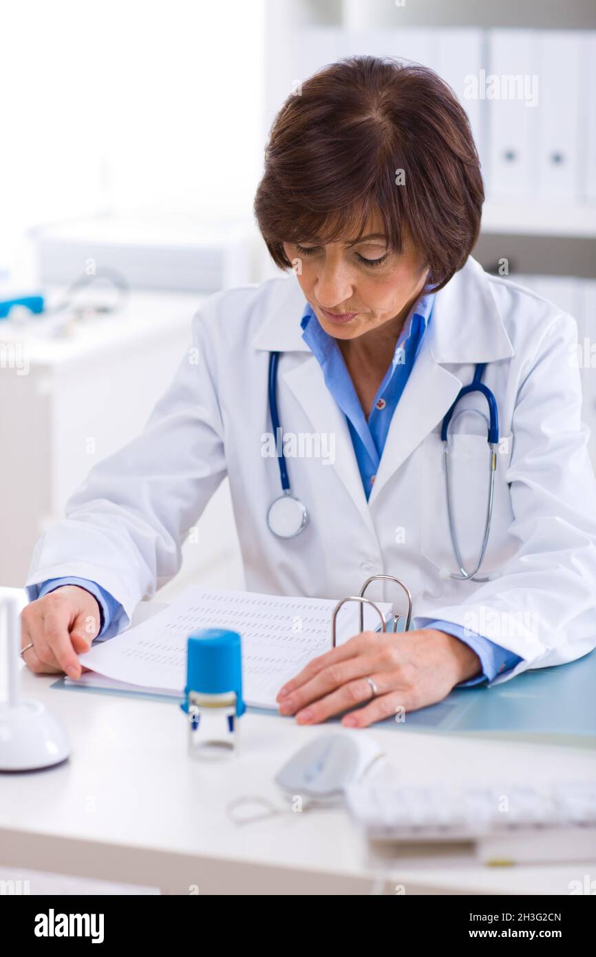 Doctor's office exam room hi-res stock photography and images - Alamy