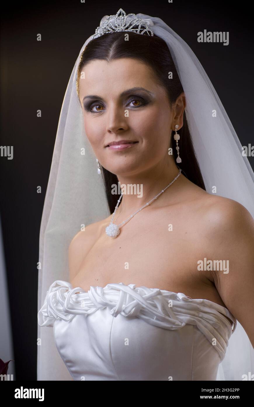 Bride in wedding dress Stock Photo - Alamy