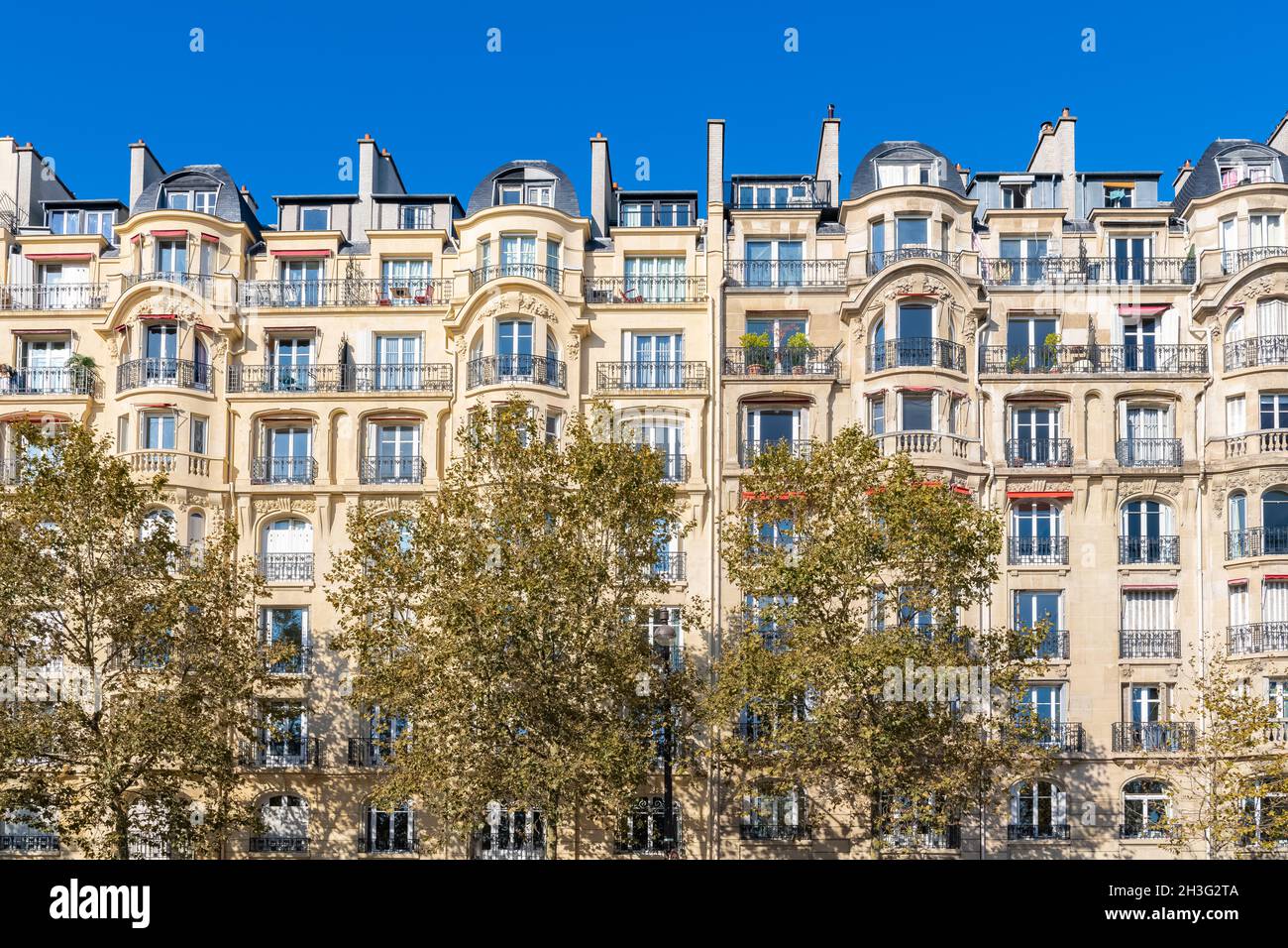 Beautiful Buildings Paris Paris' Ordinary Buildings With Extraordinary