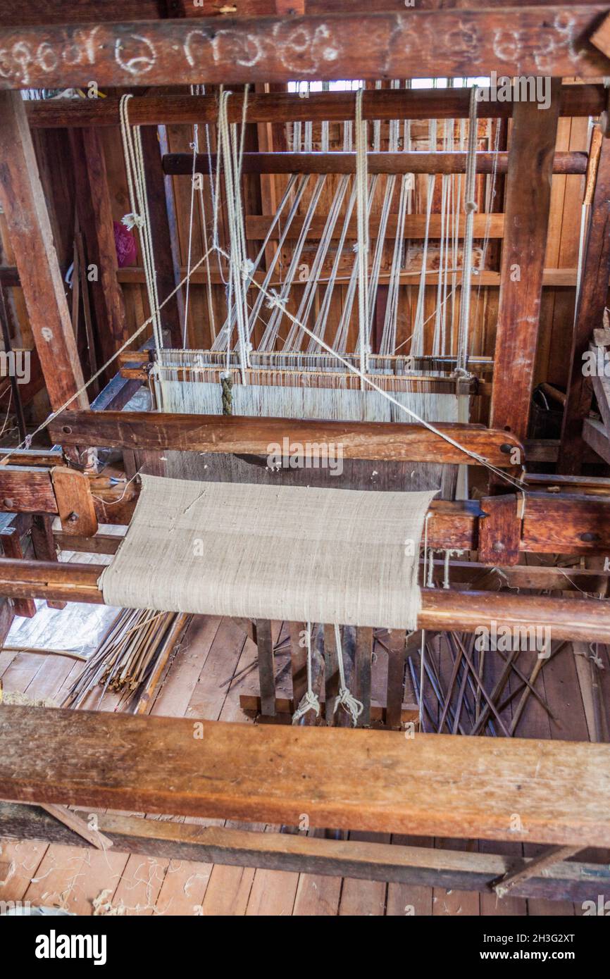 Cloth weaving myanmar hi-res stock photography and images - Alamy