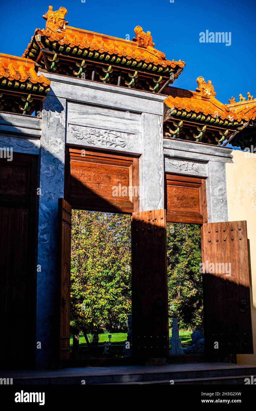 open gate to a chinese monastery Stock Photo - Alamy
