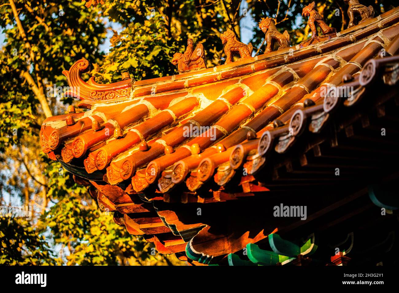 old chinese carved roof Stock Photo - Alamy