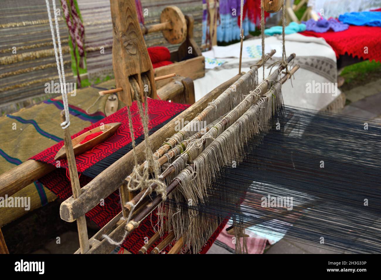 Weaving hand loom hi-res stock photography and images - Alamy