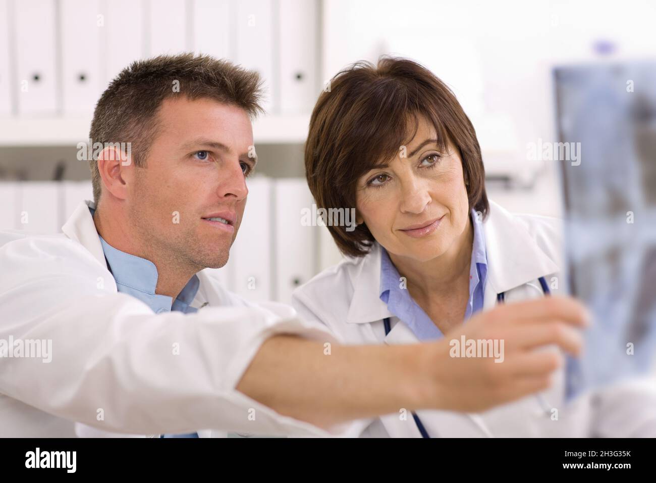 Doctors looking at x-ray image Stock Photo - Alamy