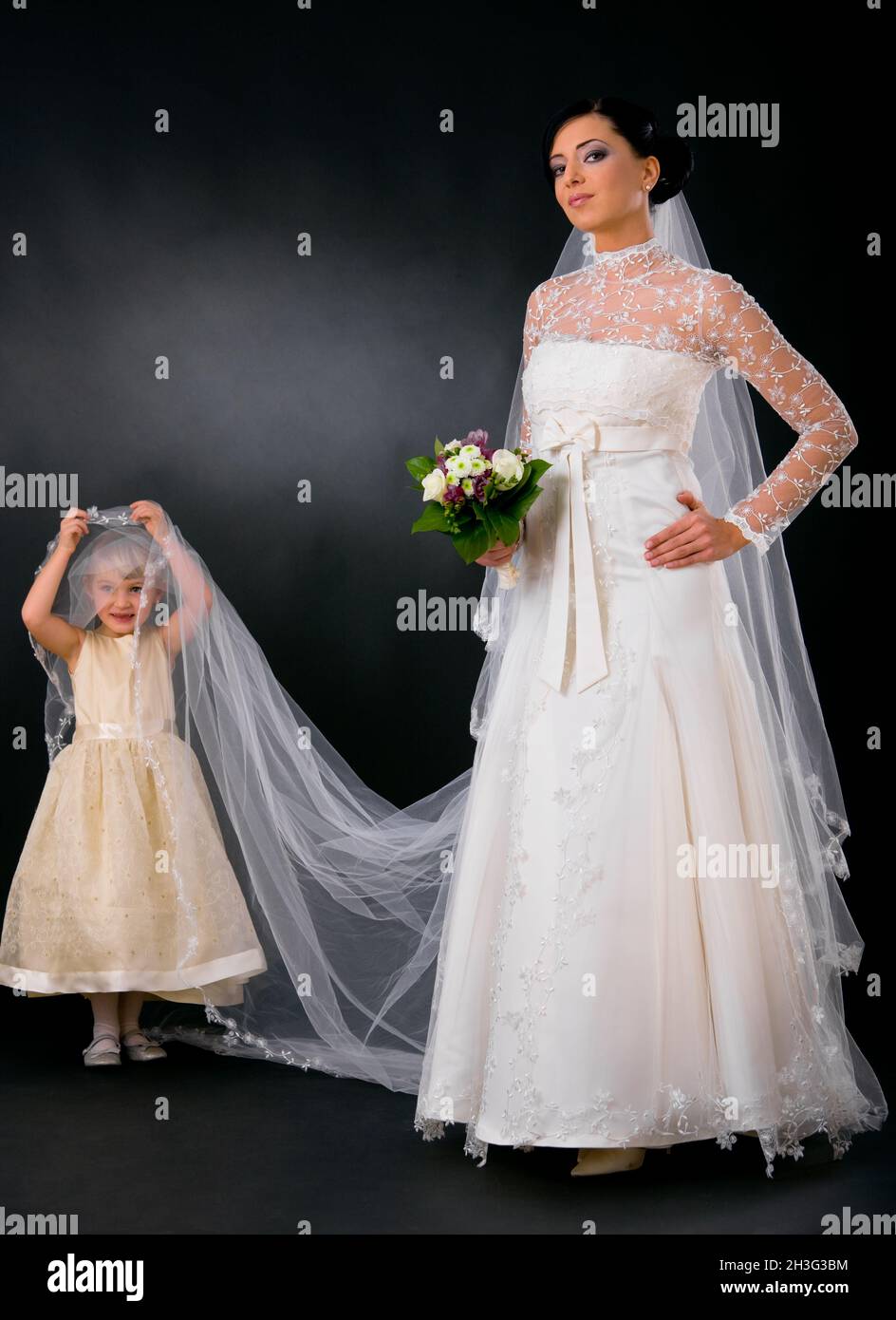 Bridesmaid hair hi-res stock photography and images - Alamy