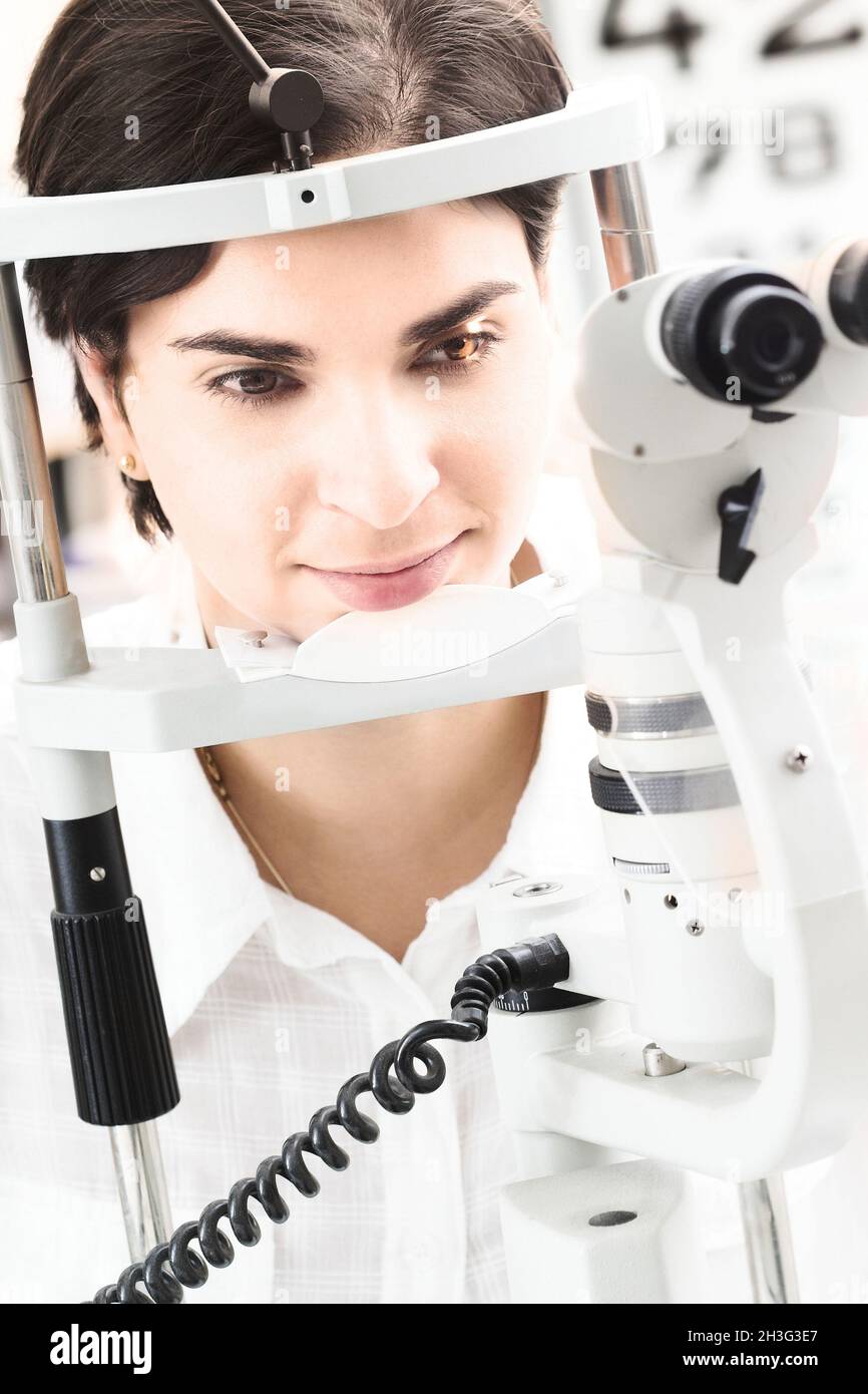 Optician female hi-res stock photography and images - Alamy