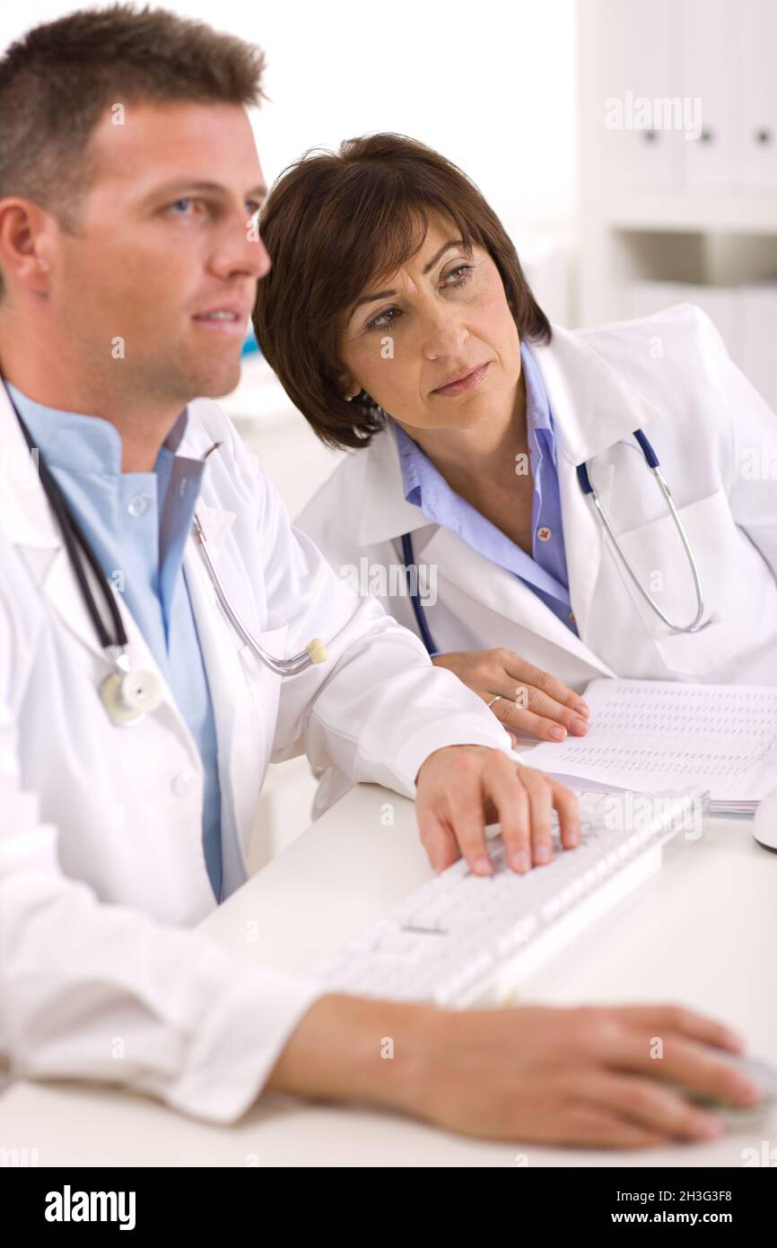 Doctor's office patient 50' hi-res stock photography and images - Alamy