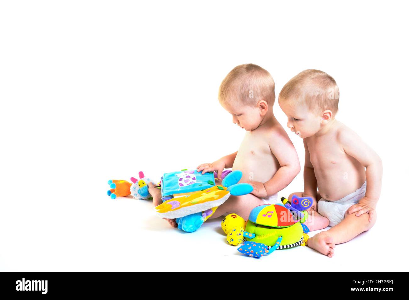 Baby twins playing Stock Photo - Alamy