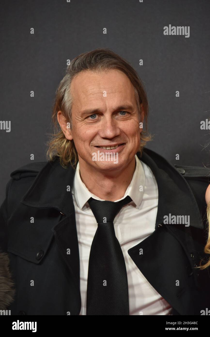 Cologne, Germany. 26th Oct, 2021. Actor Ralf Bauer comes to the screening of the film "Sem Dhul ...