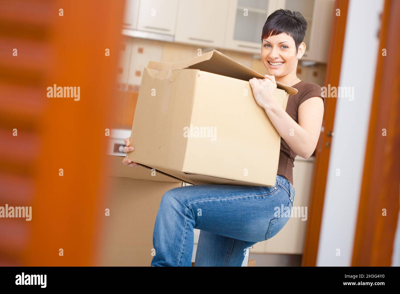 Lifting heavy box hi-res stock photography and images - Alamy