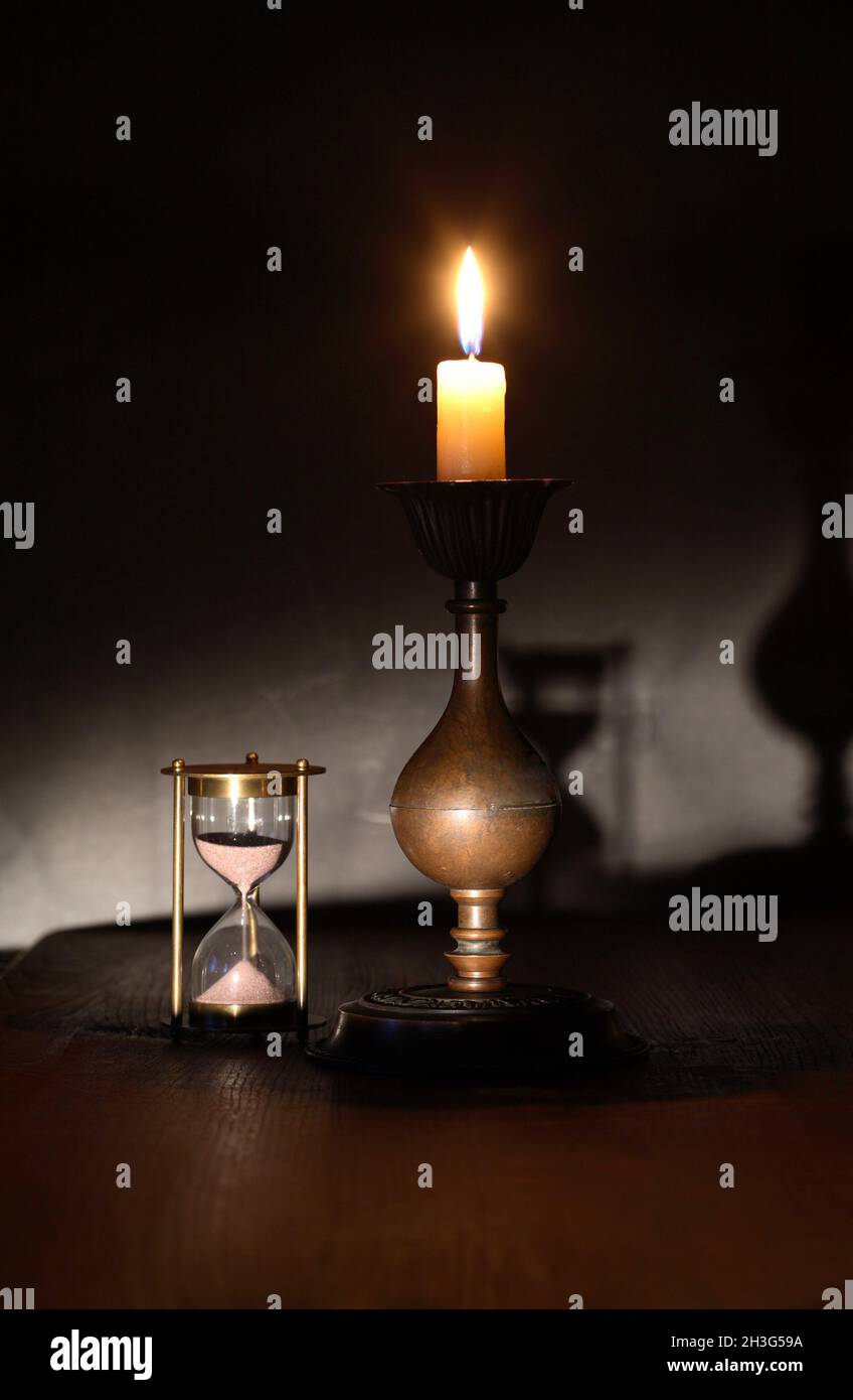 Burning hourglass hi-res stock photography and images - Alamy