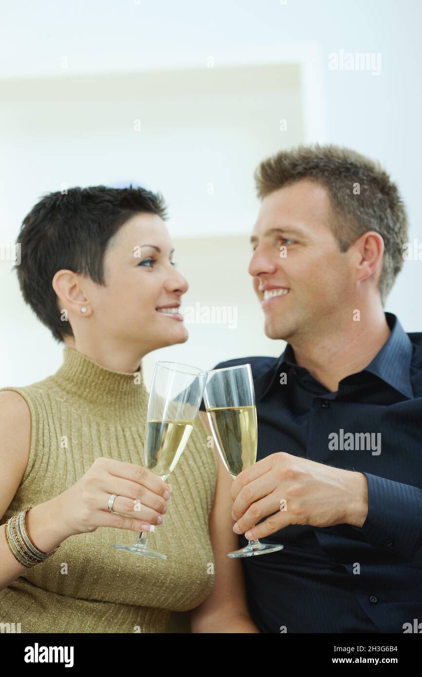 Couple 40 clinking hi-res stock photography and images - Alamy