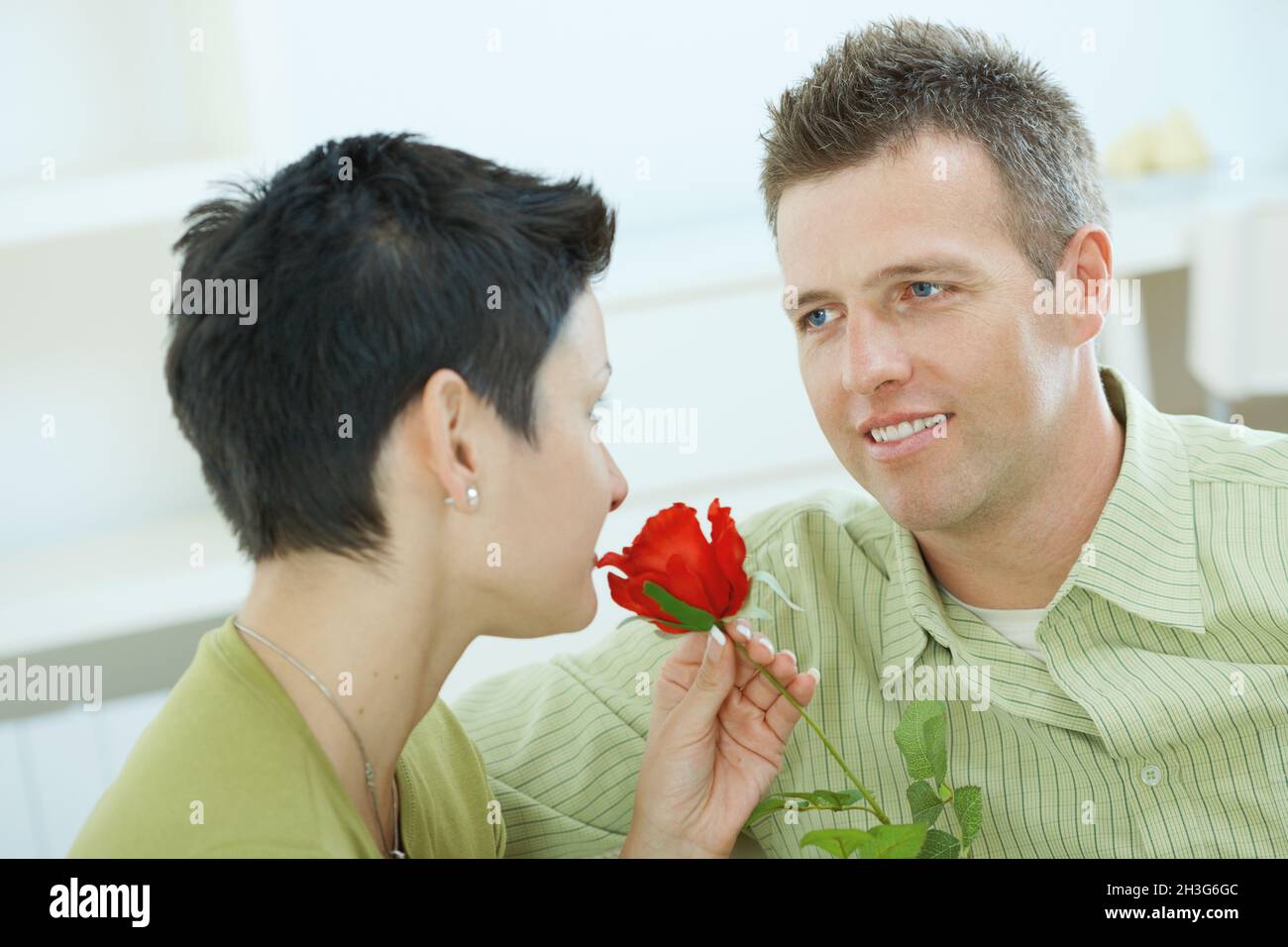Man giving rose girl hi-res stock photography and images - Alamy
