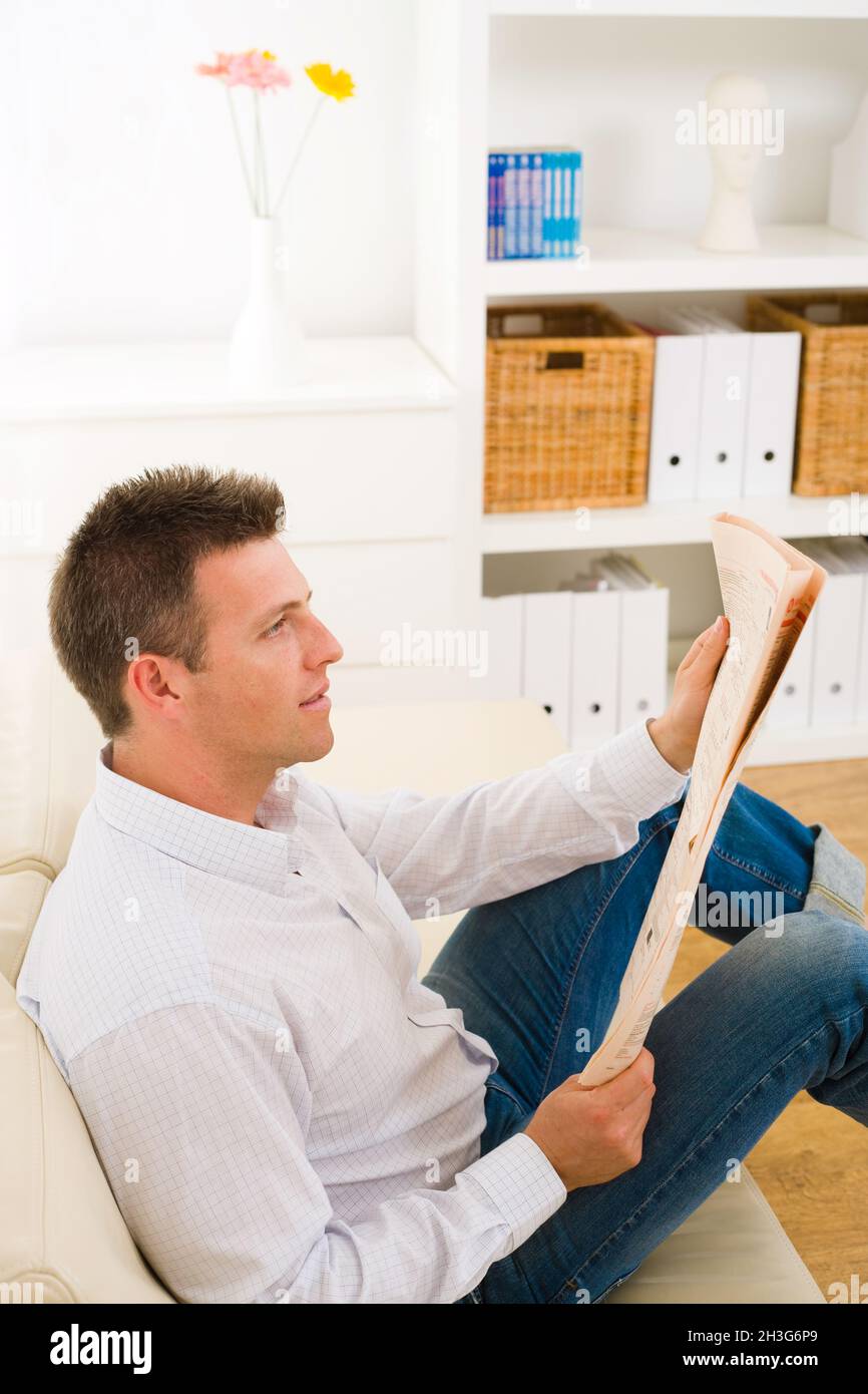 Man reading newspaper Stock Photo - Alamy