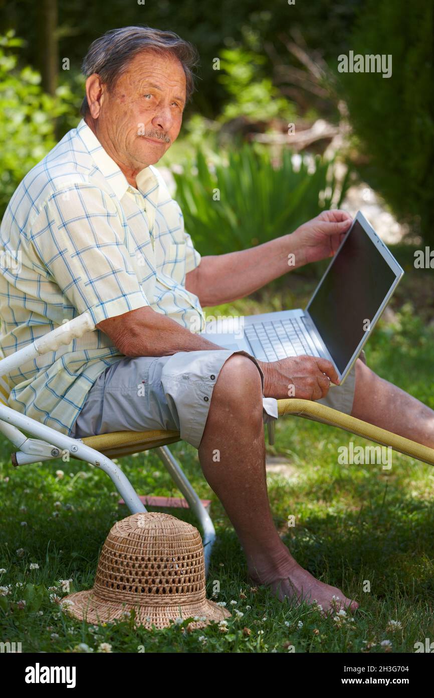Outdoor senior photo hi-res stock photography and images - Alamy