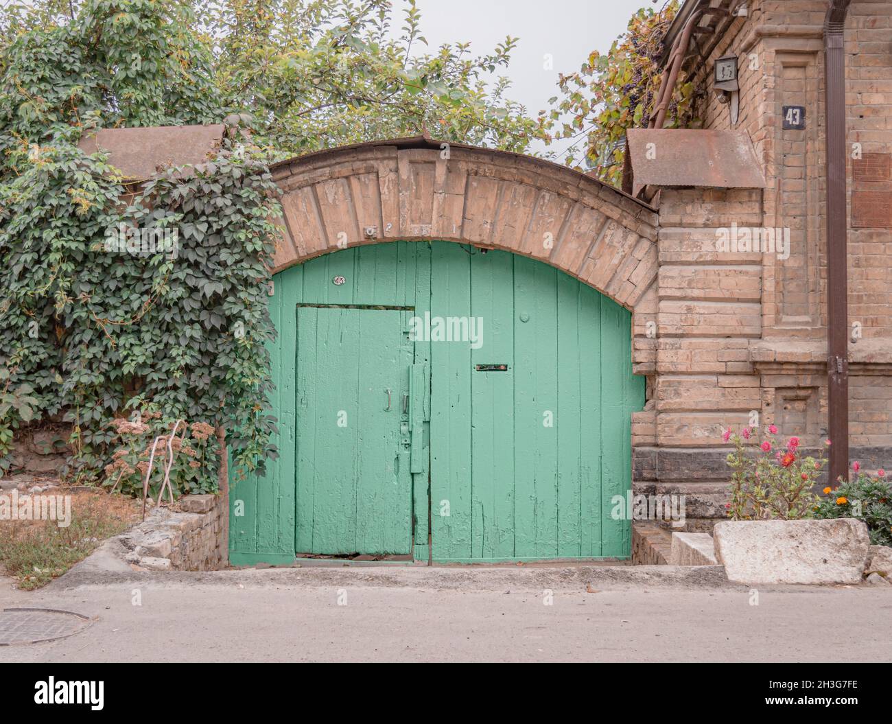 Vaulted gate hi-res stock photography and images - Alamy