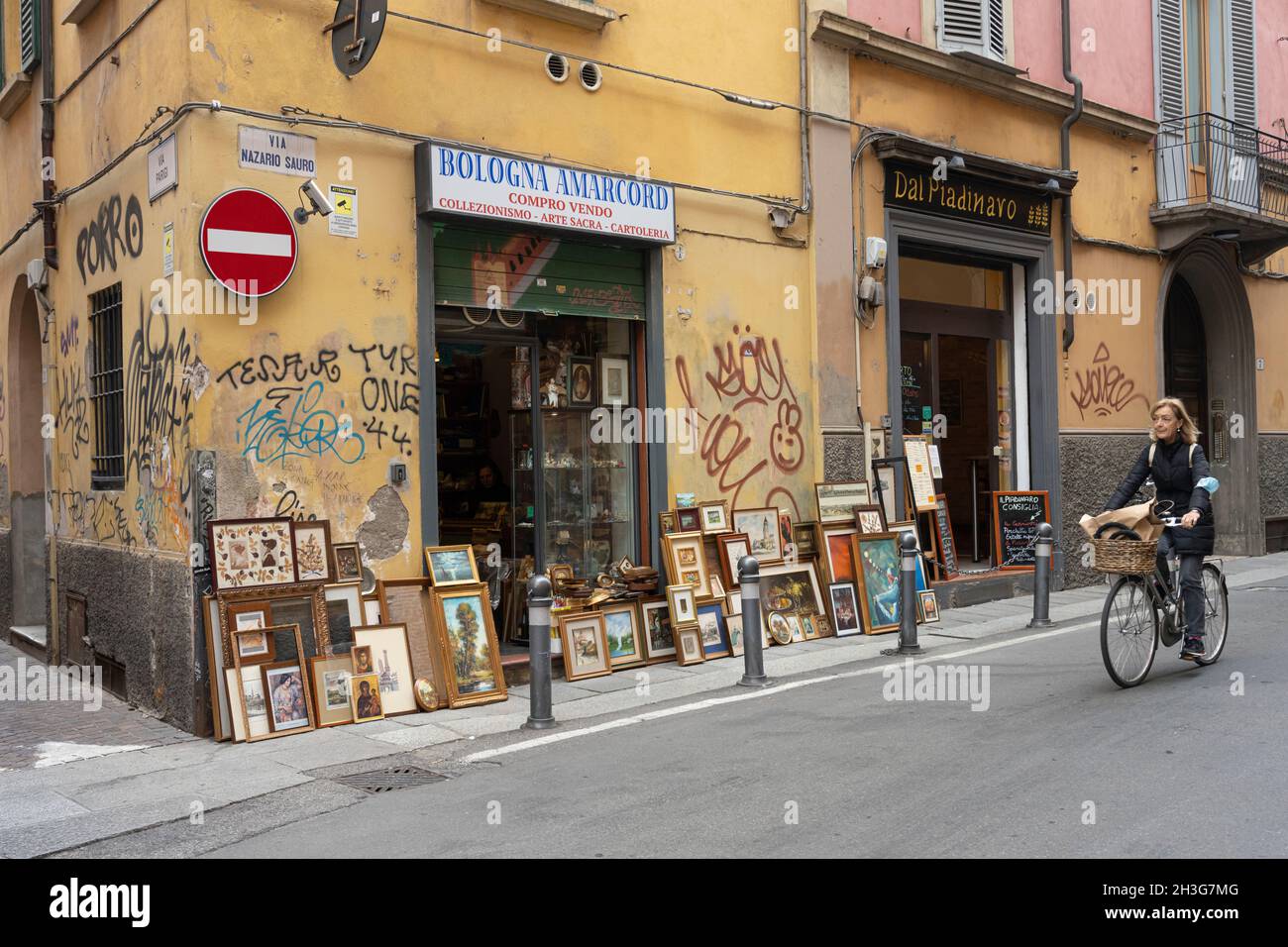 Junk shop hi-res stock photography and images - Alamy