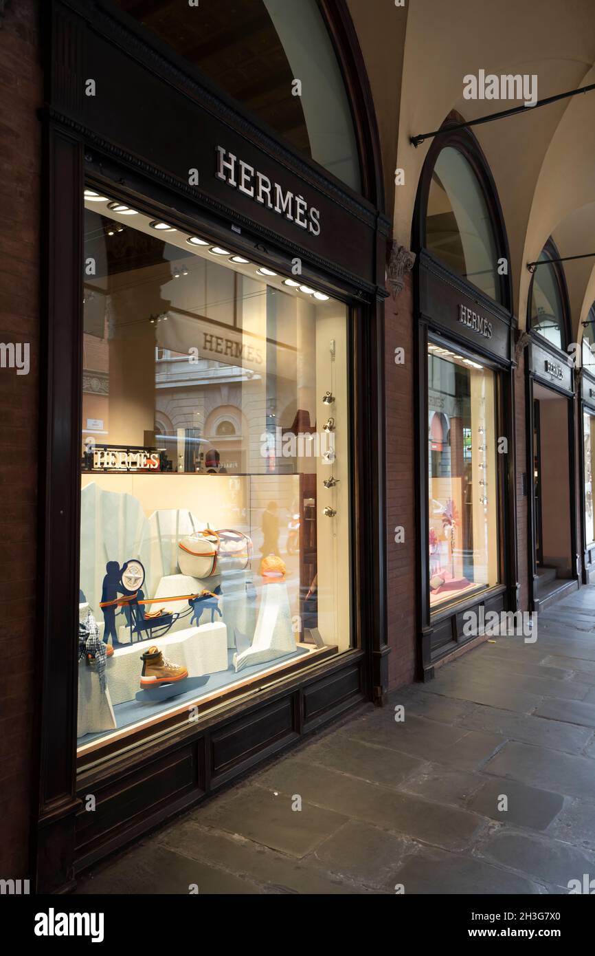 Shop windows clothing hi-res stock photography and images - Alamy