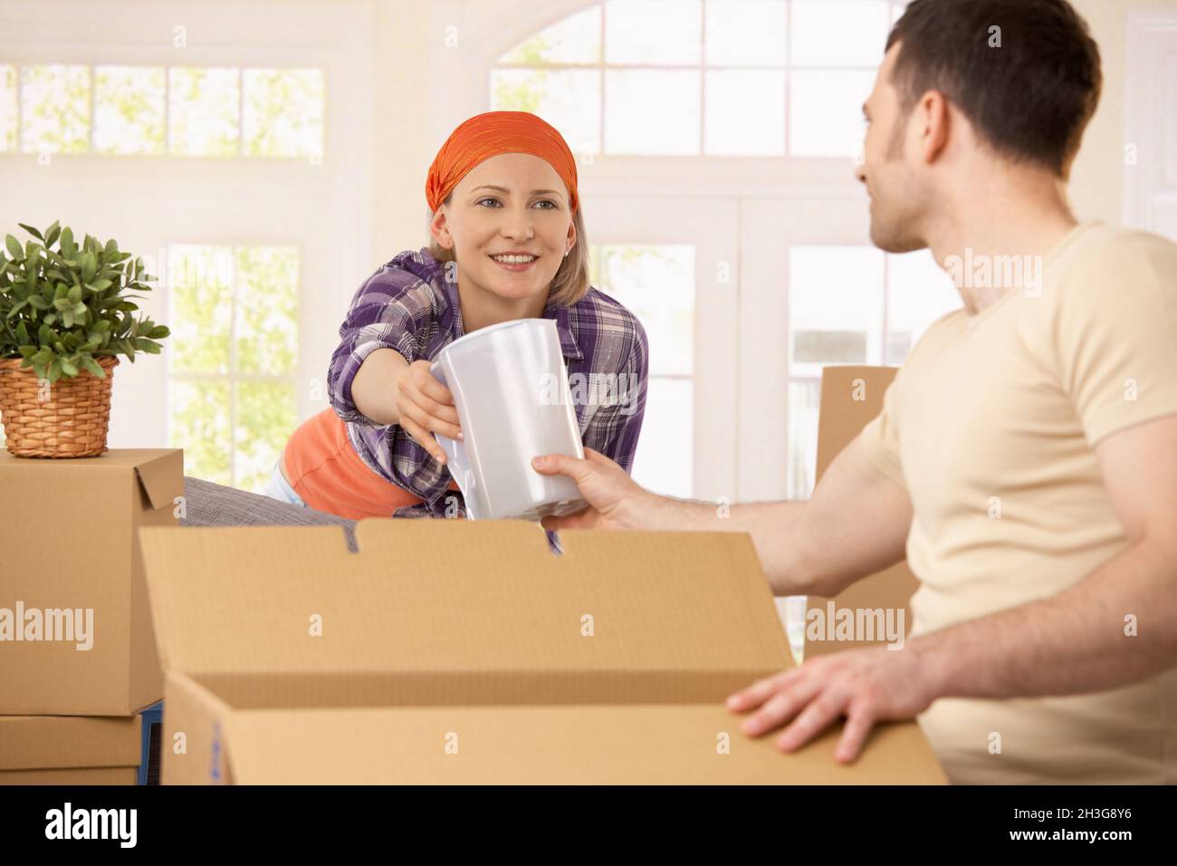 Packing boxing hi-res stock photography and images - Alamy