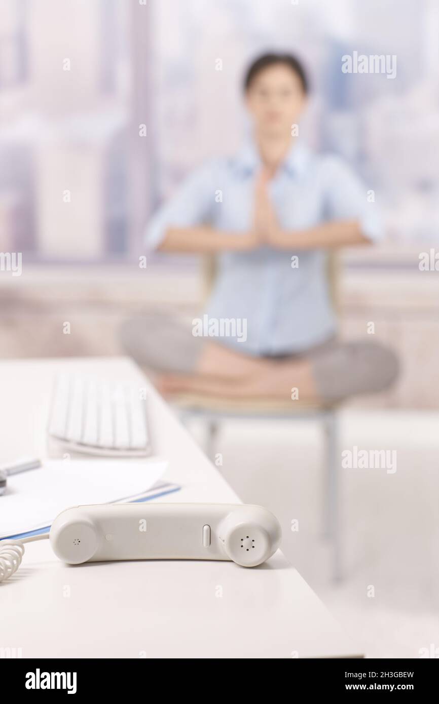 Woman exercising seated in chair hi-res stock photography and images ...