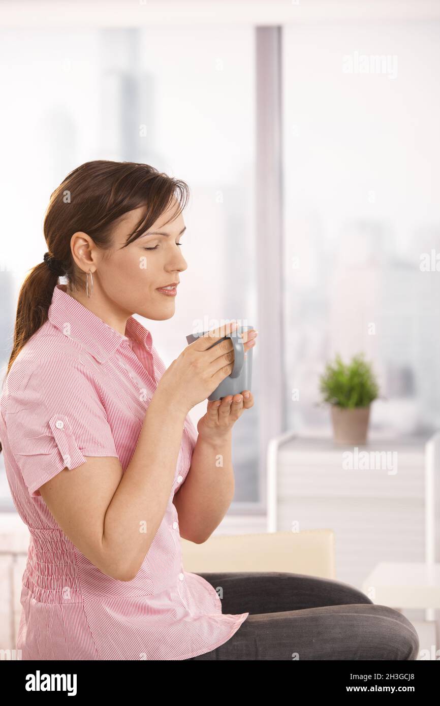 Office worker enjoying her tea Stock Photo - Alamy