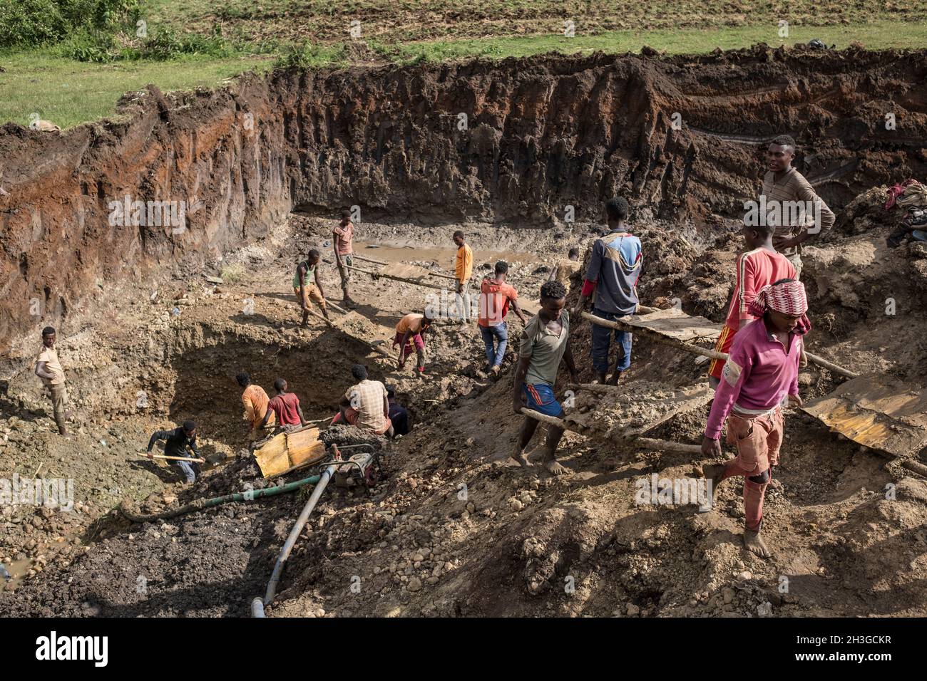 Artisanal illegal gold mining in Ethiopia Stock Photo - Alamy