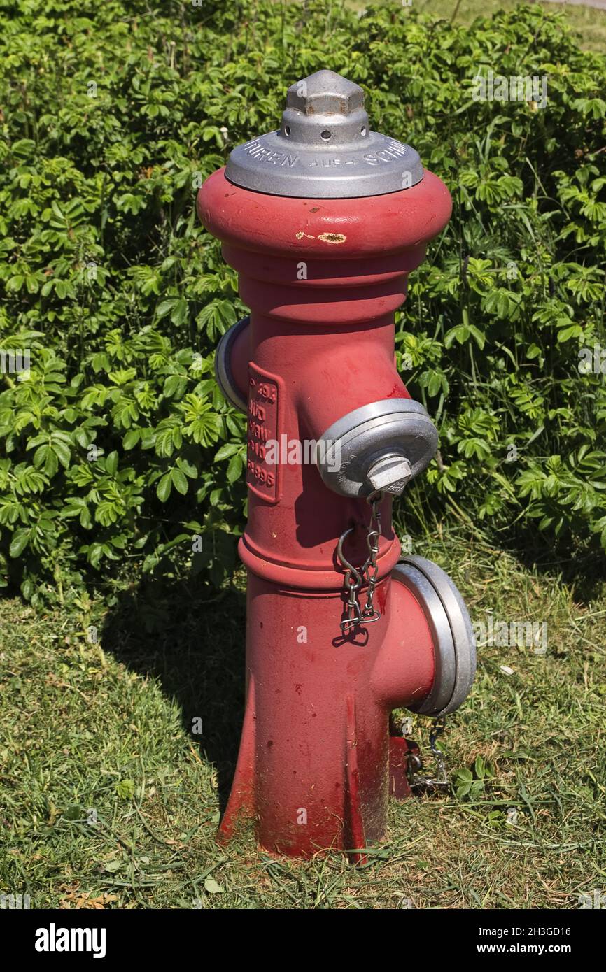 Hydrant sprinkler hi-res stock photography and images - Alamy