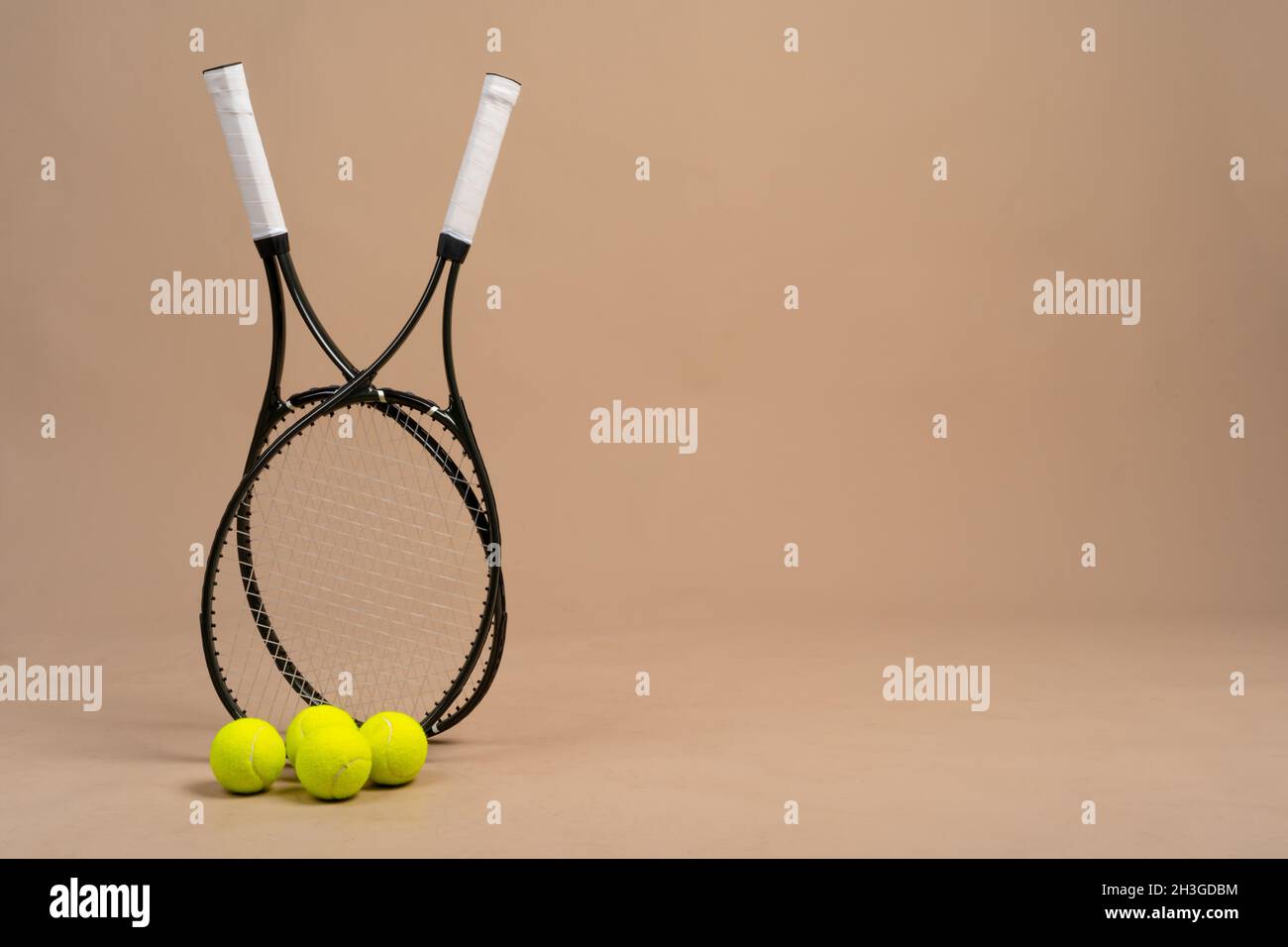 Tennis player sport equipment. Tennis racket and ball Stock Photo - Alamy