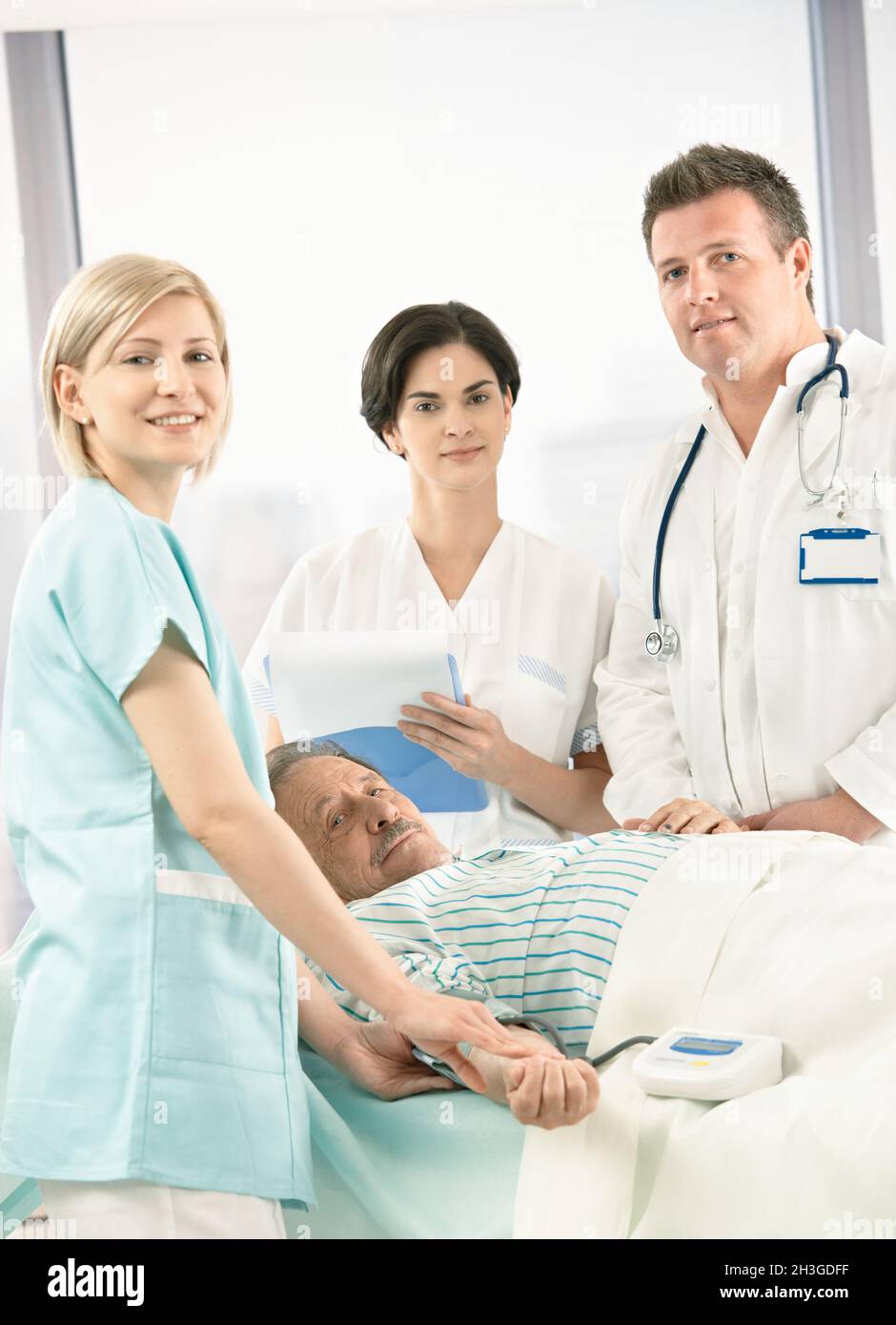Portrait of medical team with patient Stock Photo - Alamy