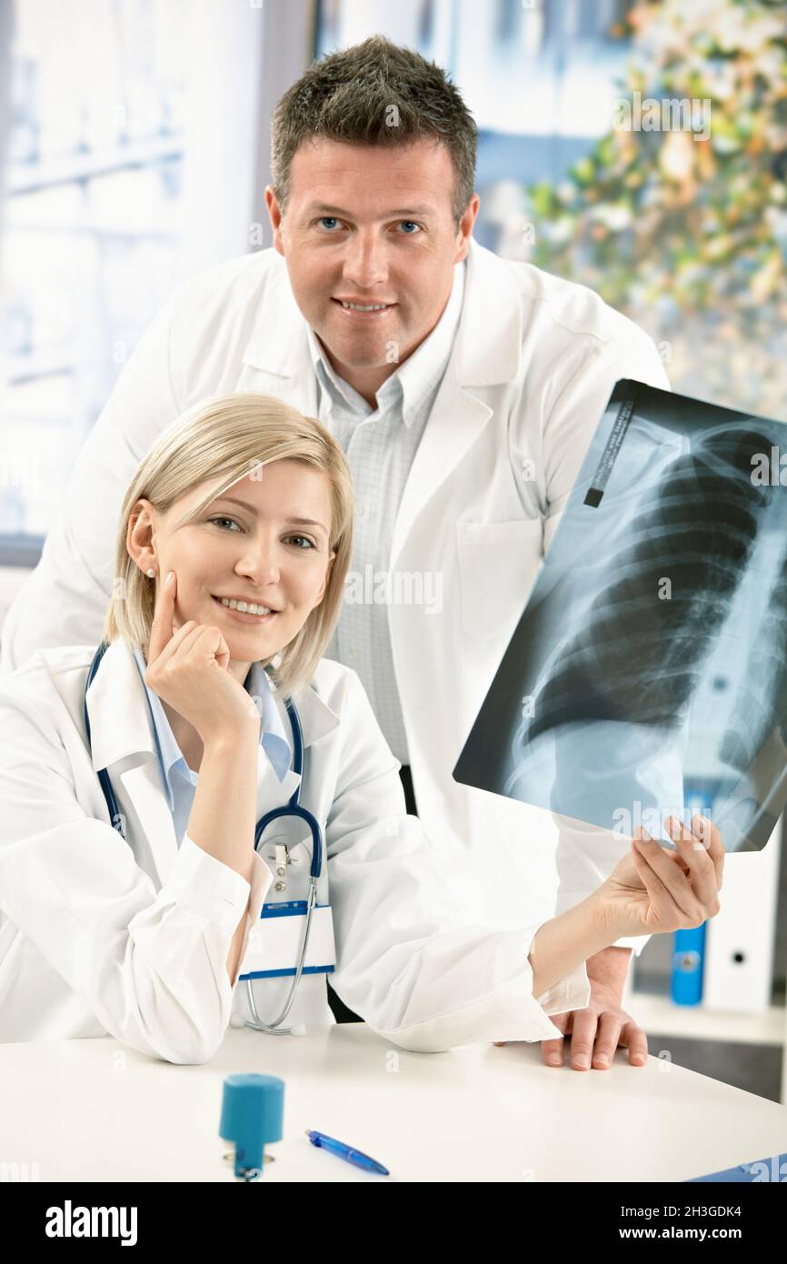 Portrait of medical doctors with x-ray image Stock Photo - Alamy
