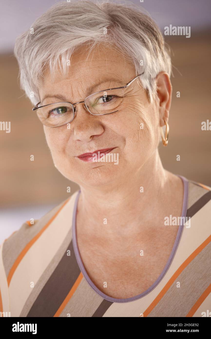 Portrait of elderly woman Stock Photo - Alamy