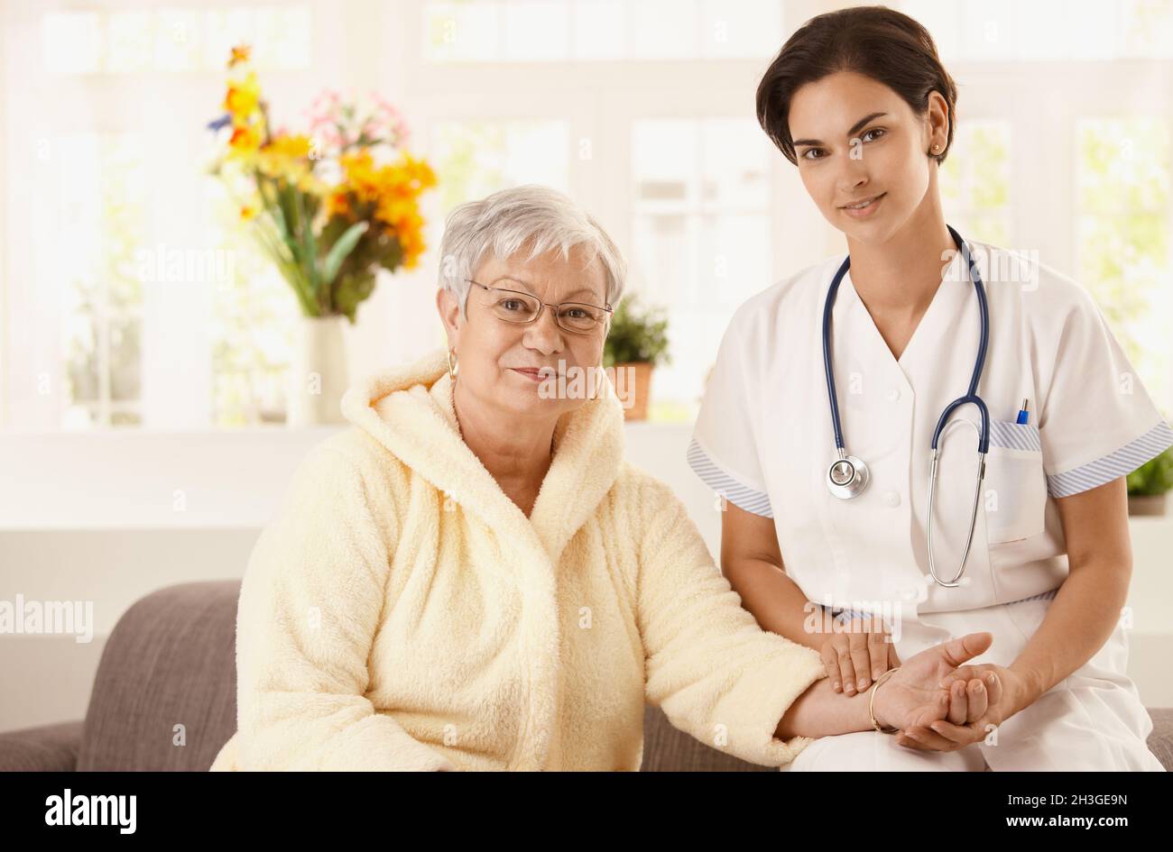 Measuring pulse on wrist Stock Photo - Alamy