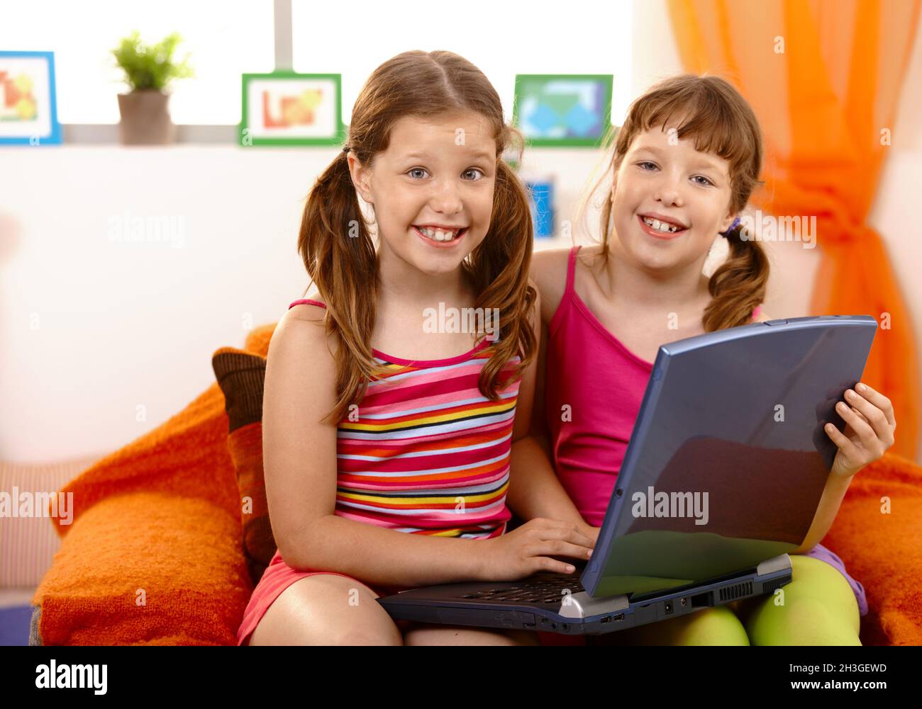 Girls having fun using hi-res stock photography and images - Alamy