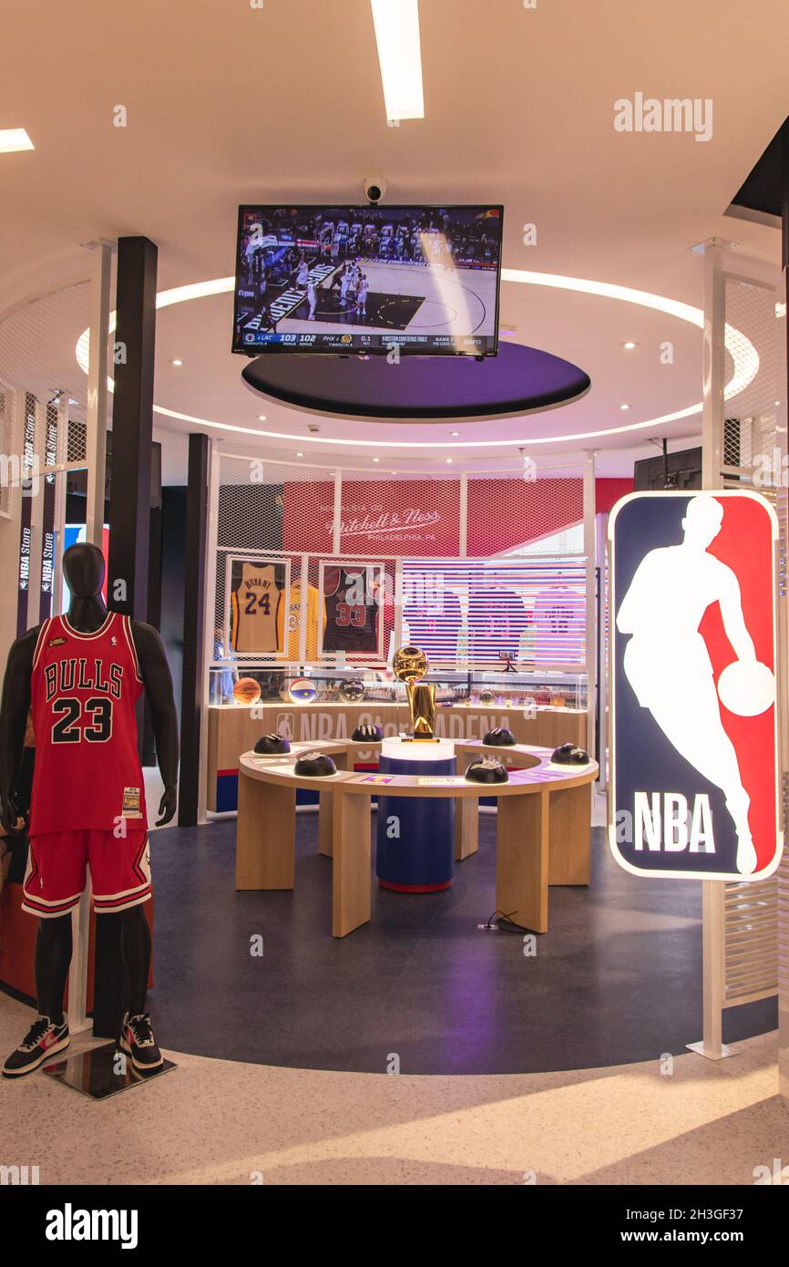 An NBA Store was inaugurated at the Morumbi Town Mall, in São Paulo ...