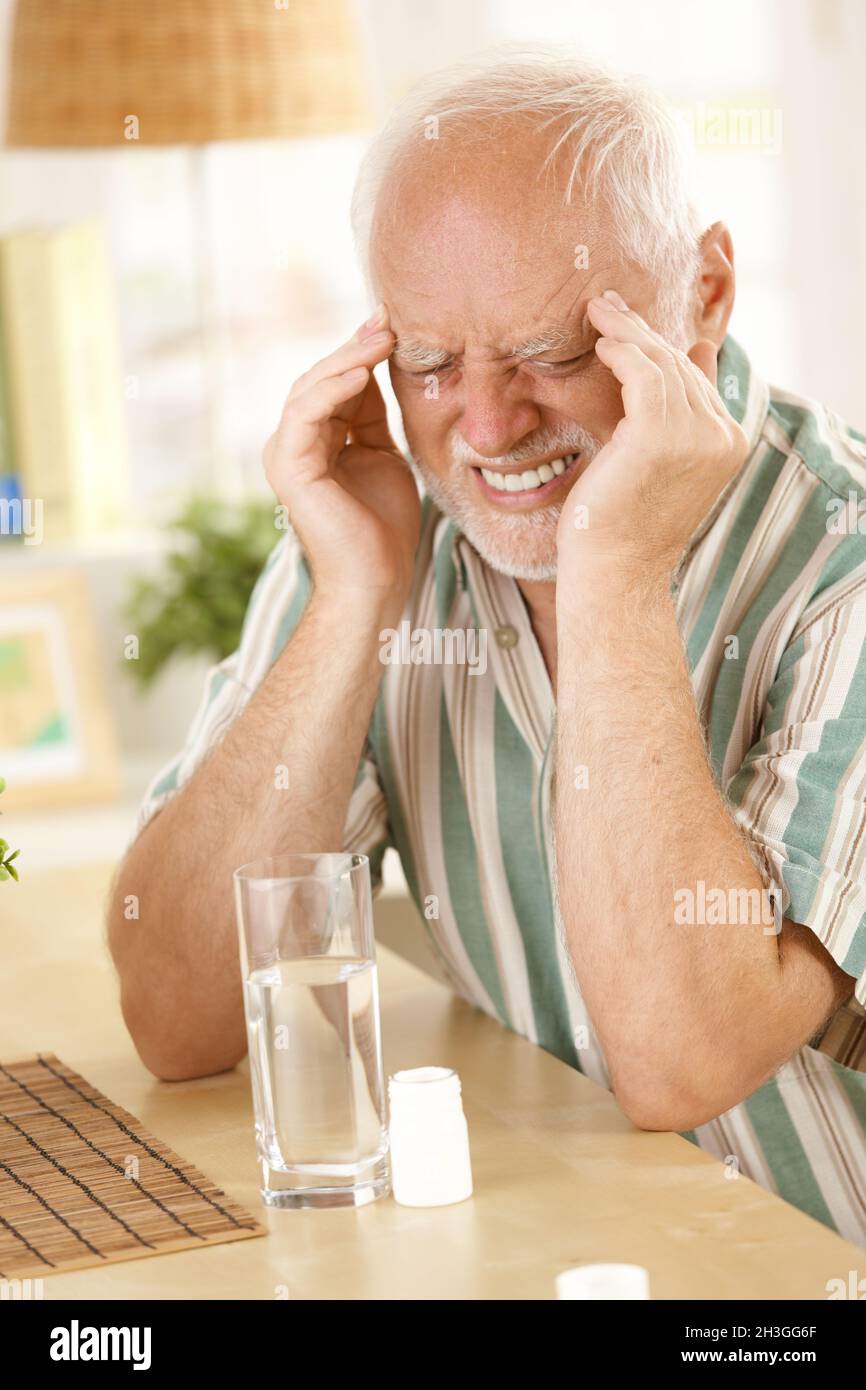 Old man suffering from headache Stock Photo - Alamy