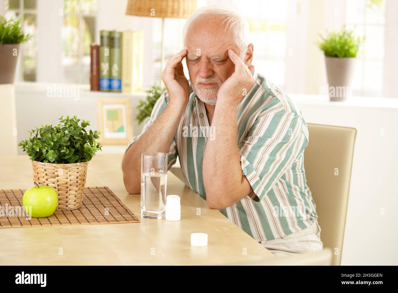 Senior man having headache Stock Photo - Alamy
