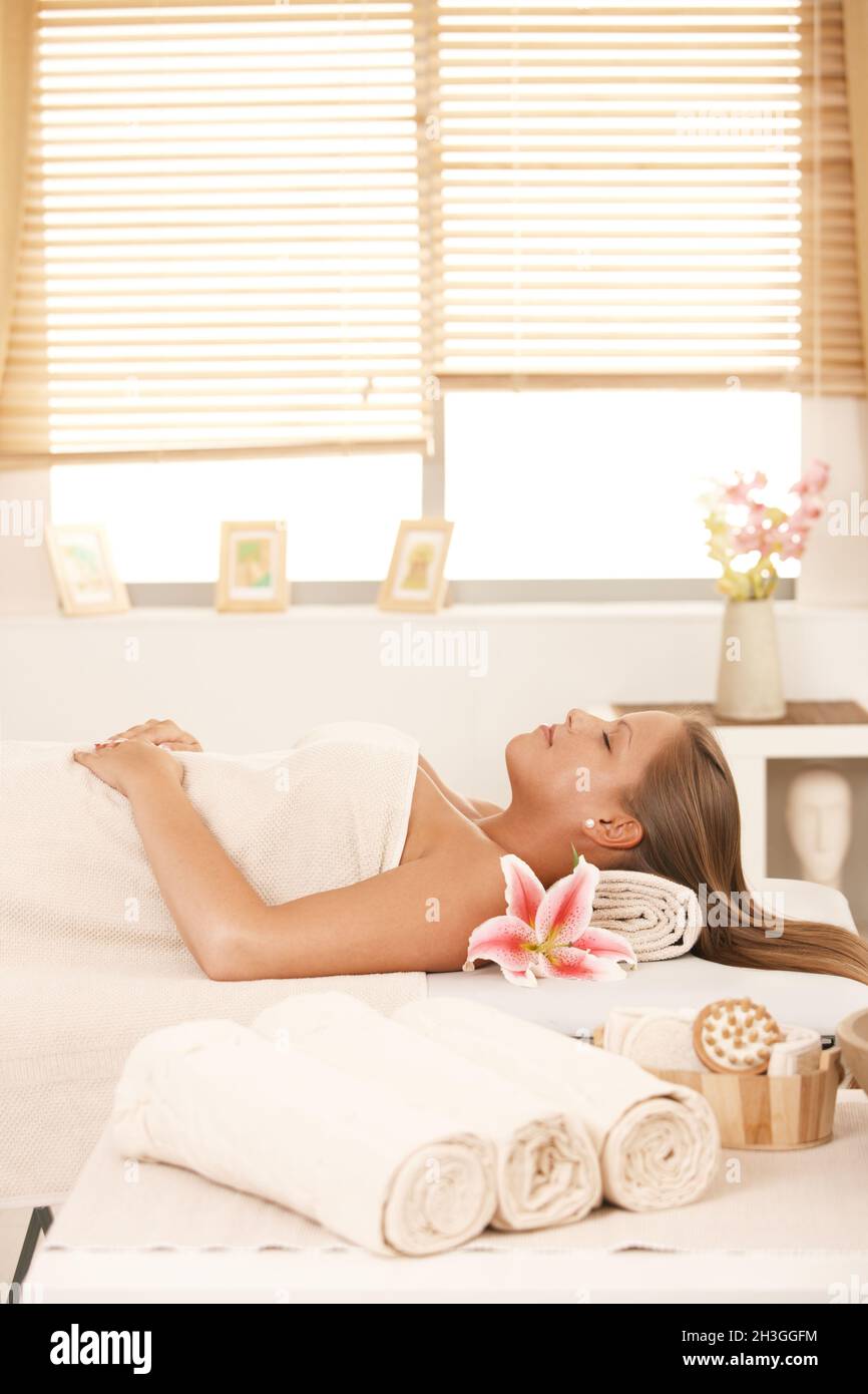 Young woman in massage parlour Stock Photo - Alamy