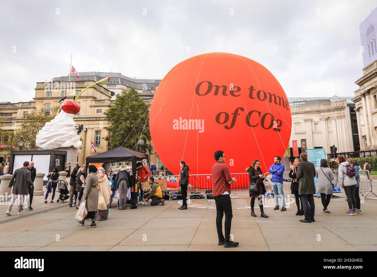 Trafalgar Square, London, UK. 28th Oct, 2021. A large orange "Carbon ...