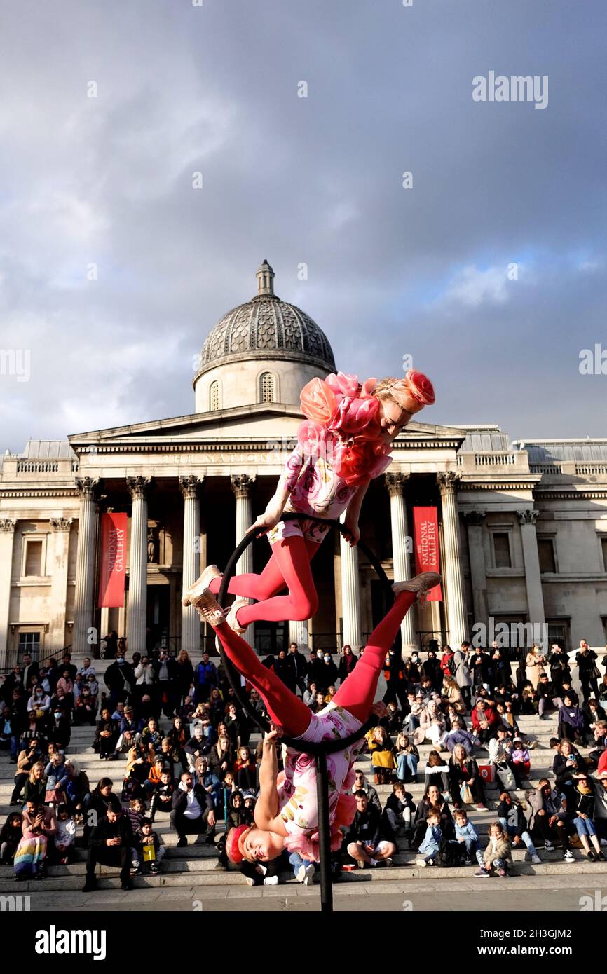 Let's Do London - Acrobats perform in Trafalgar Square 28th October ...