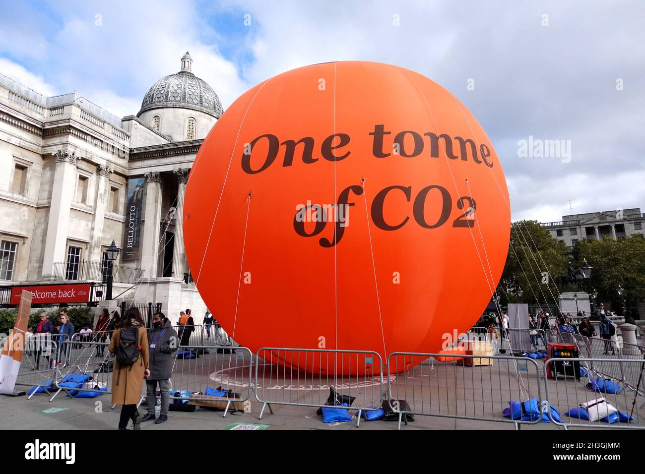 Giant Carbon Bubble in Trafalgar Square ahead of the COP26 meeting in ...