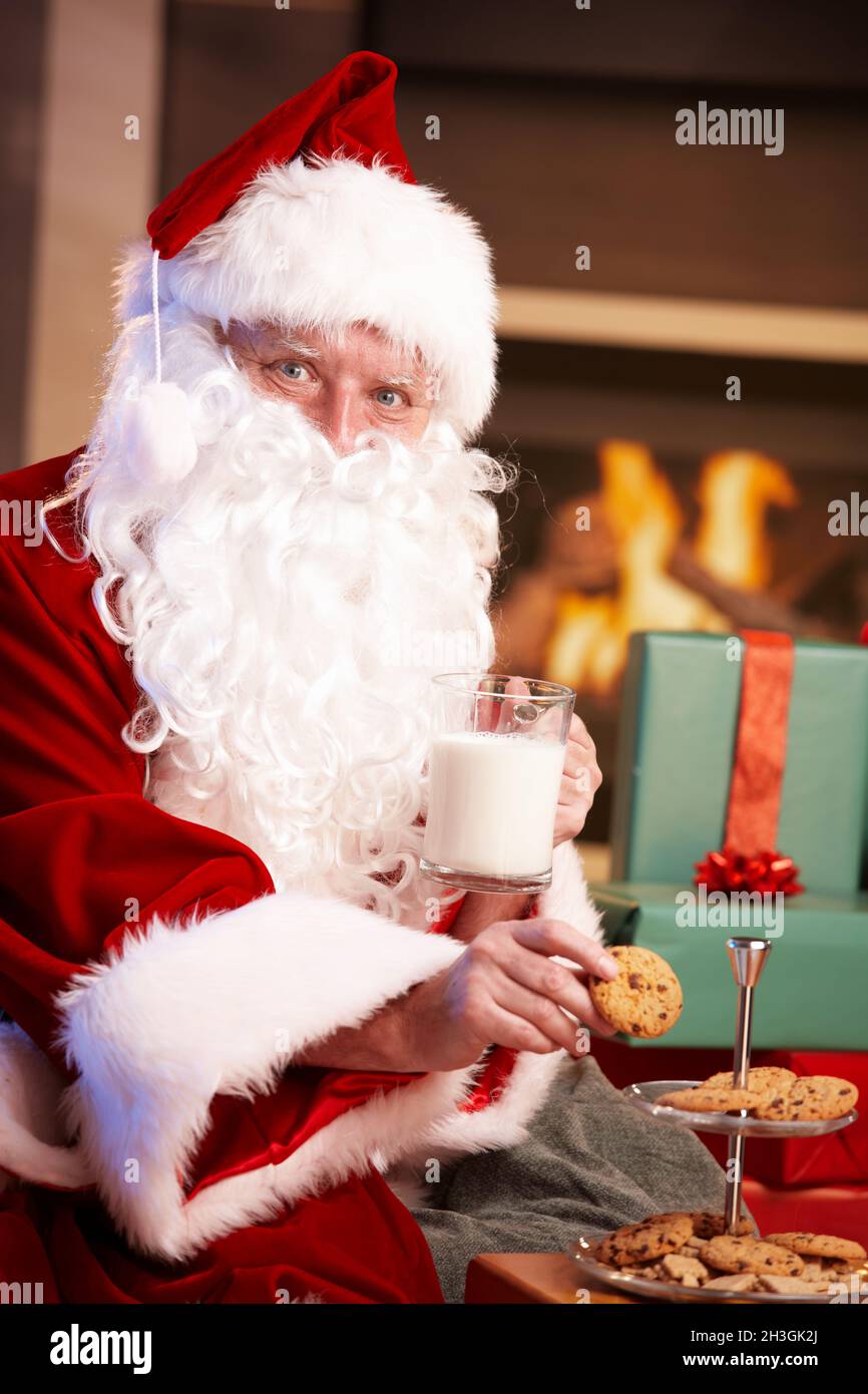 Santa Claus with milk and chocolate chip cookies Stock Photo - Alamy