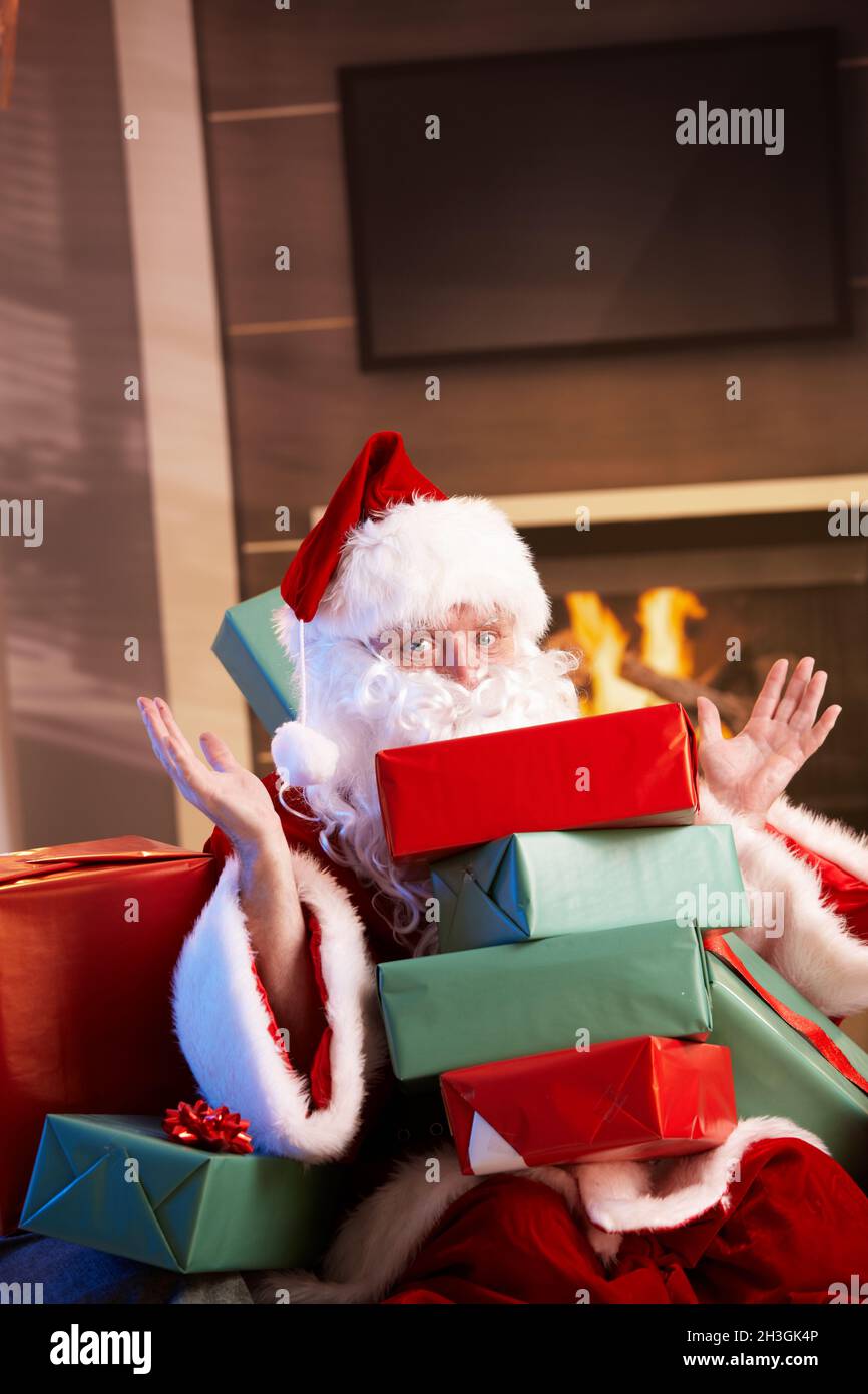 Christmas presents pile hi-res stock photography and images - Alamy