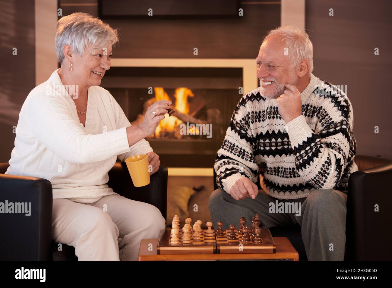 Chess playing cold hi-res stock photography and images - Alamy