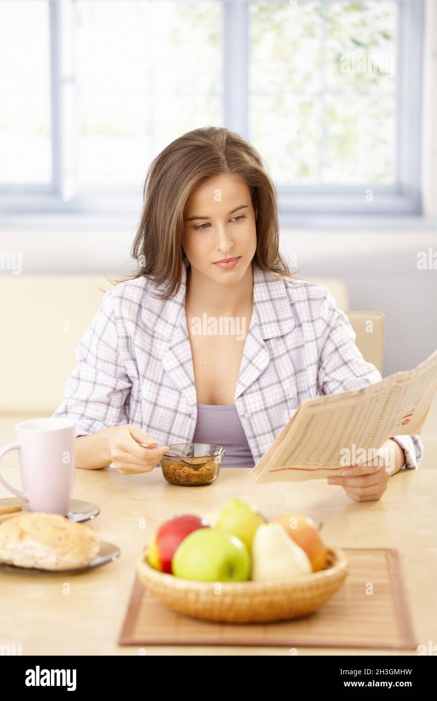 Reading morning papers hi-res stock photography and images - Alamy