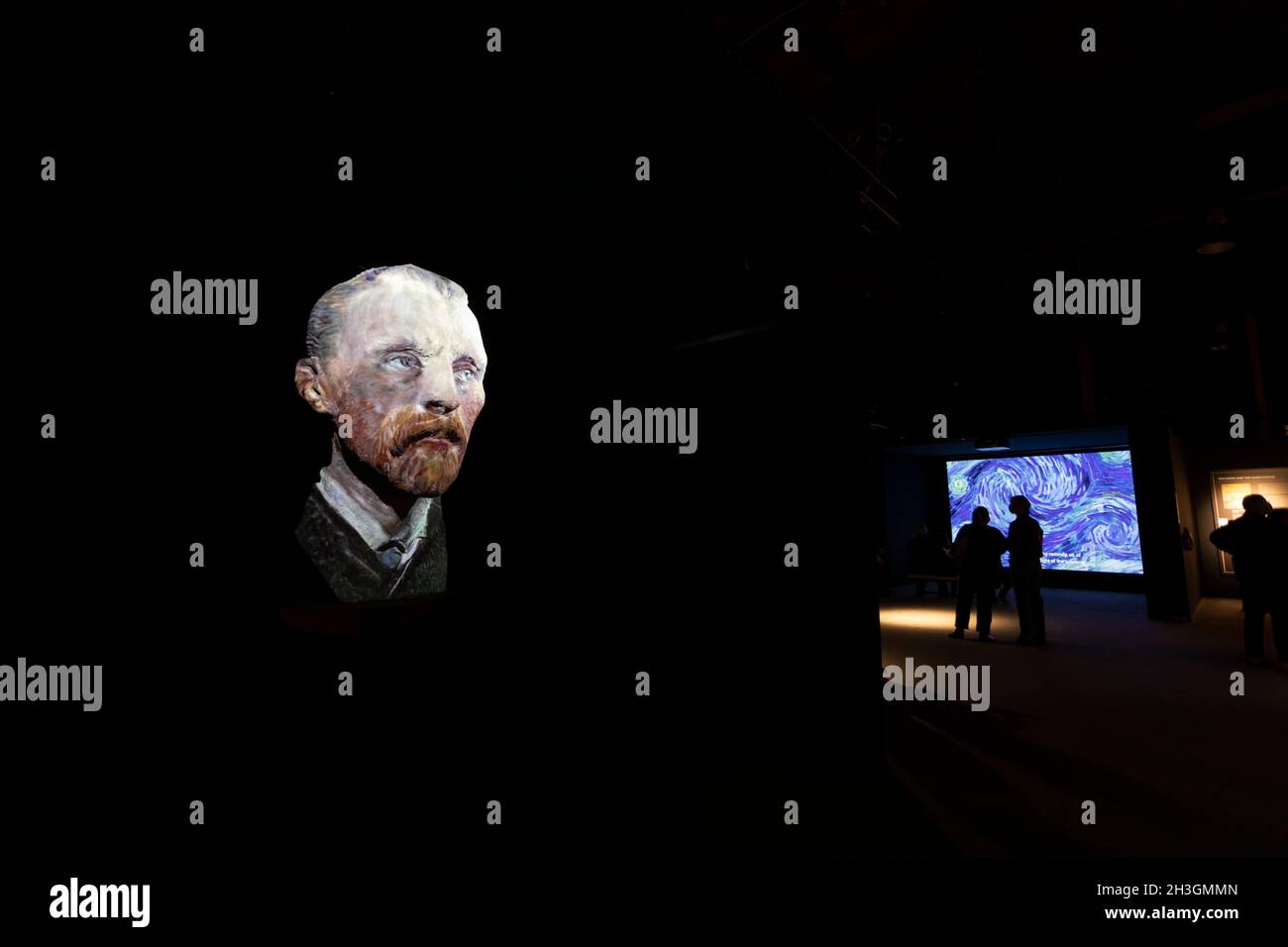 Immersive experience van gogh hi-res stock photography and images - Alamy