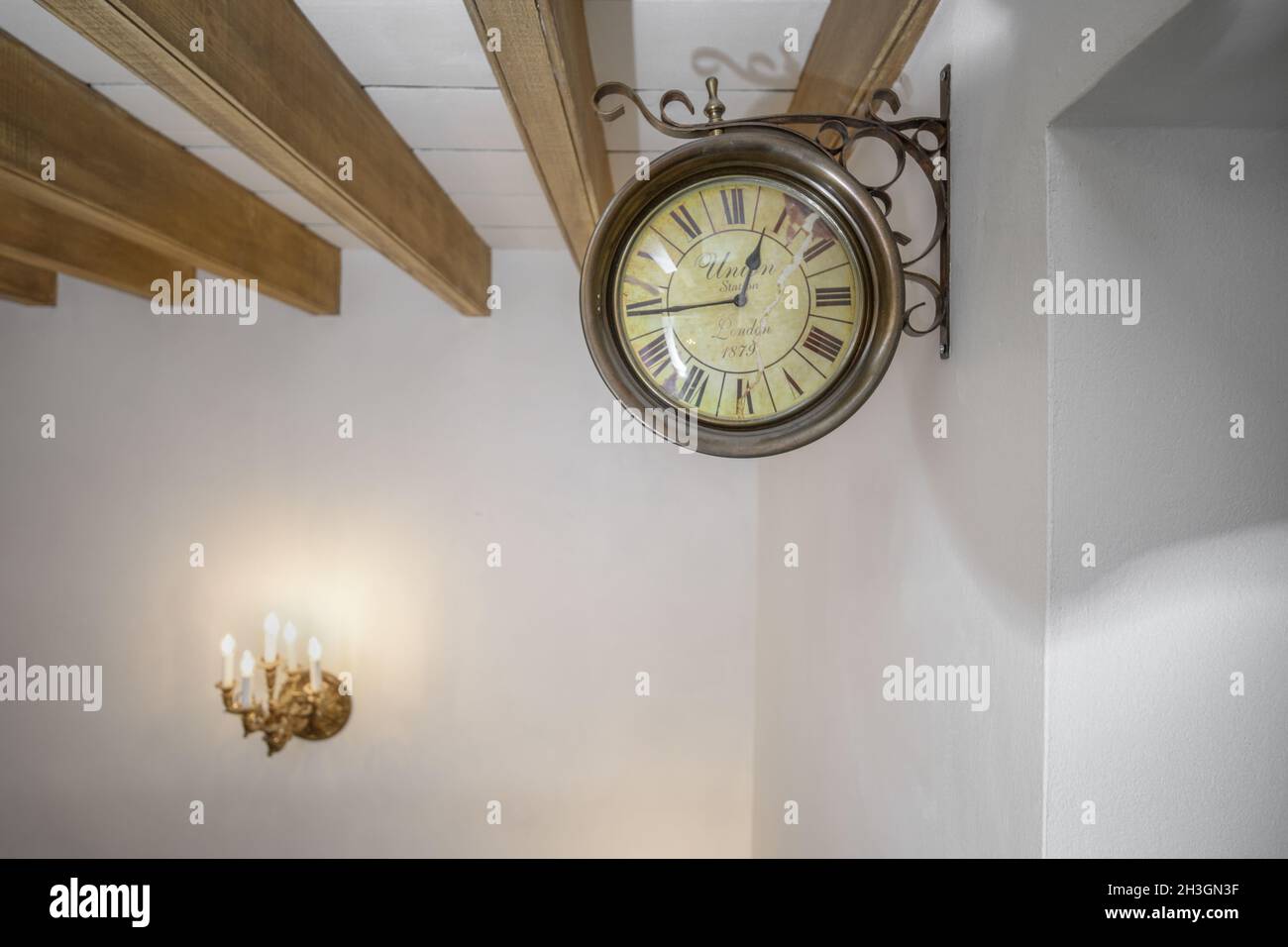 LA HAB, CUBA - Sep 24, 2021: An old clock on a wall in a white room ...