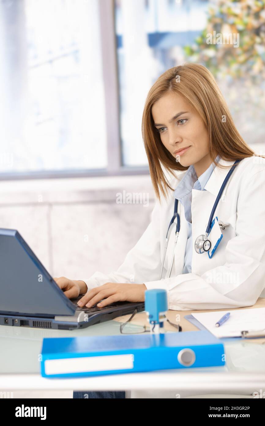 Windows files and folders screen hi-res stock photography and images ...