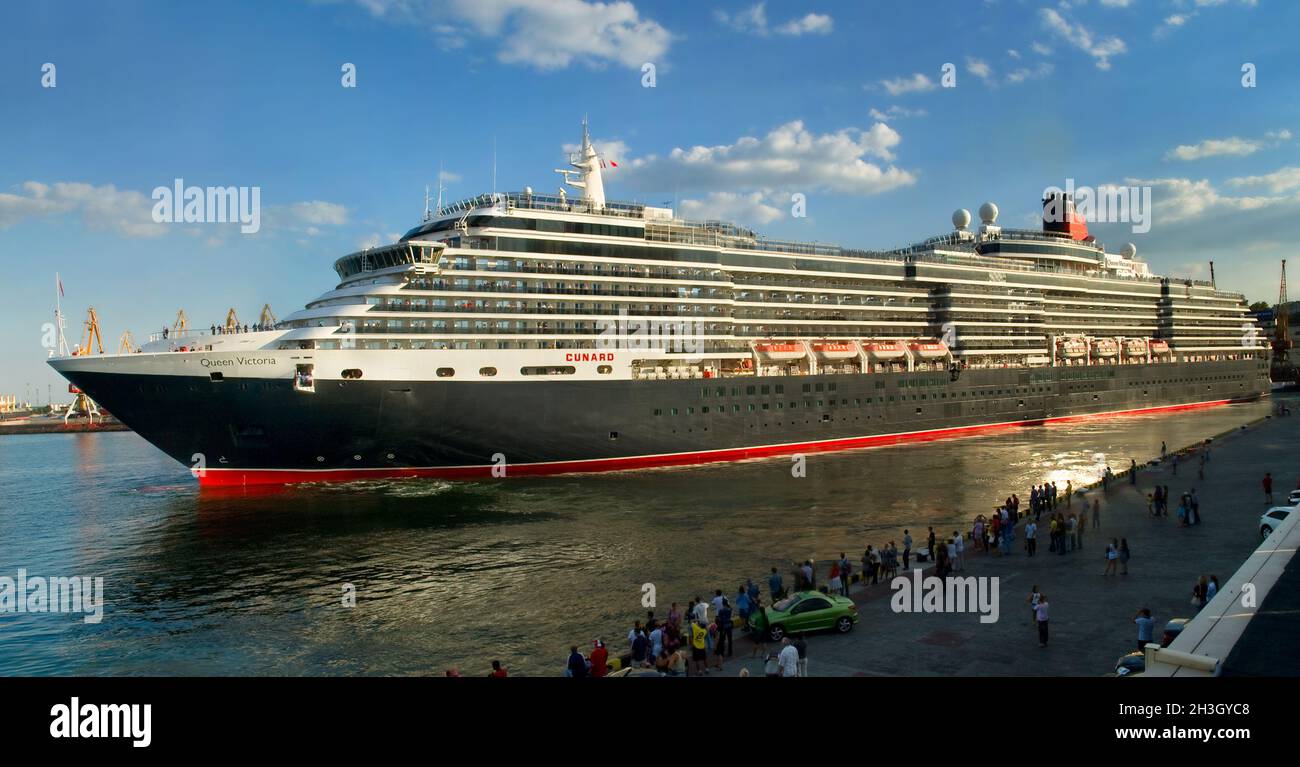 Luxury cruise ship docked harbor hi-res stock photography and images ...