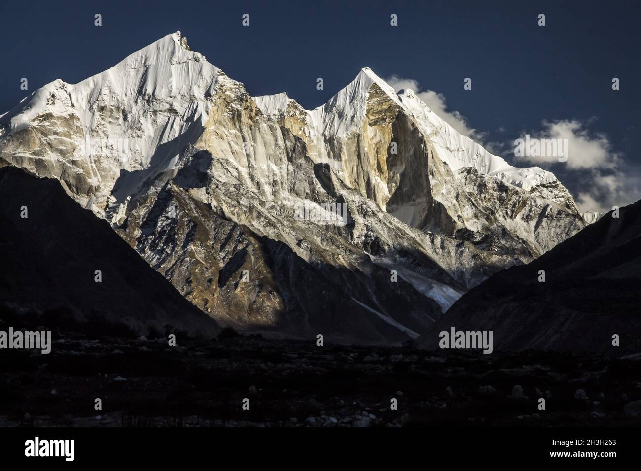 Bhagirathi glacier hi-res stock photography and images - Alamy